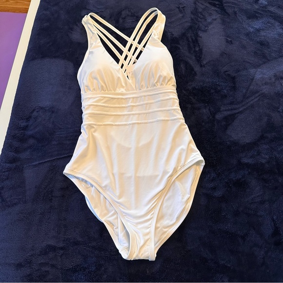 La Blanca | Swim | Nwt La Blanca Island Goddess Multistrap Crossback ...
